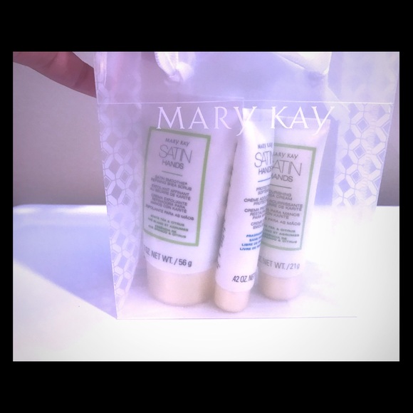 Mary Kay | Makeup | Mary Kay Satin Hands Pampering Set Deluxe Mini ...